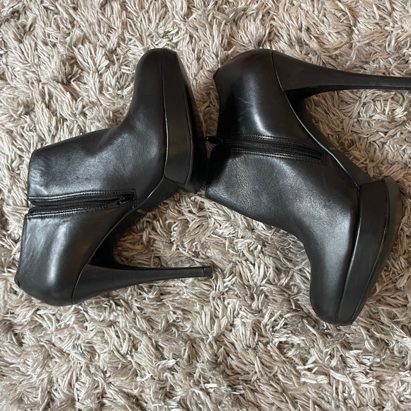 Kelsi Dagger | Shoes | Kelsi Dagger Rosabella Black Leather Ankle Boots ...